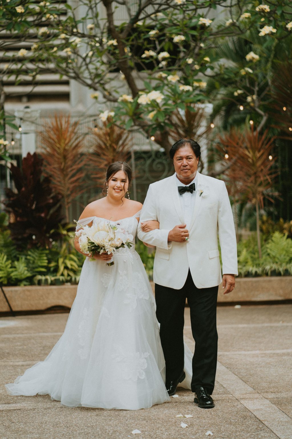 Cafe Julia Honolulu Wedding | Masha Sakhno Photo | Oahu Wedding ...